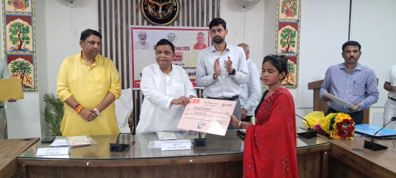 सांसद श्री अतुल गर्ग की अध्यक्षता में विश्वकर्मा दिवस 2025 कार्यक्रम ...